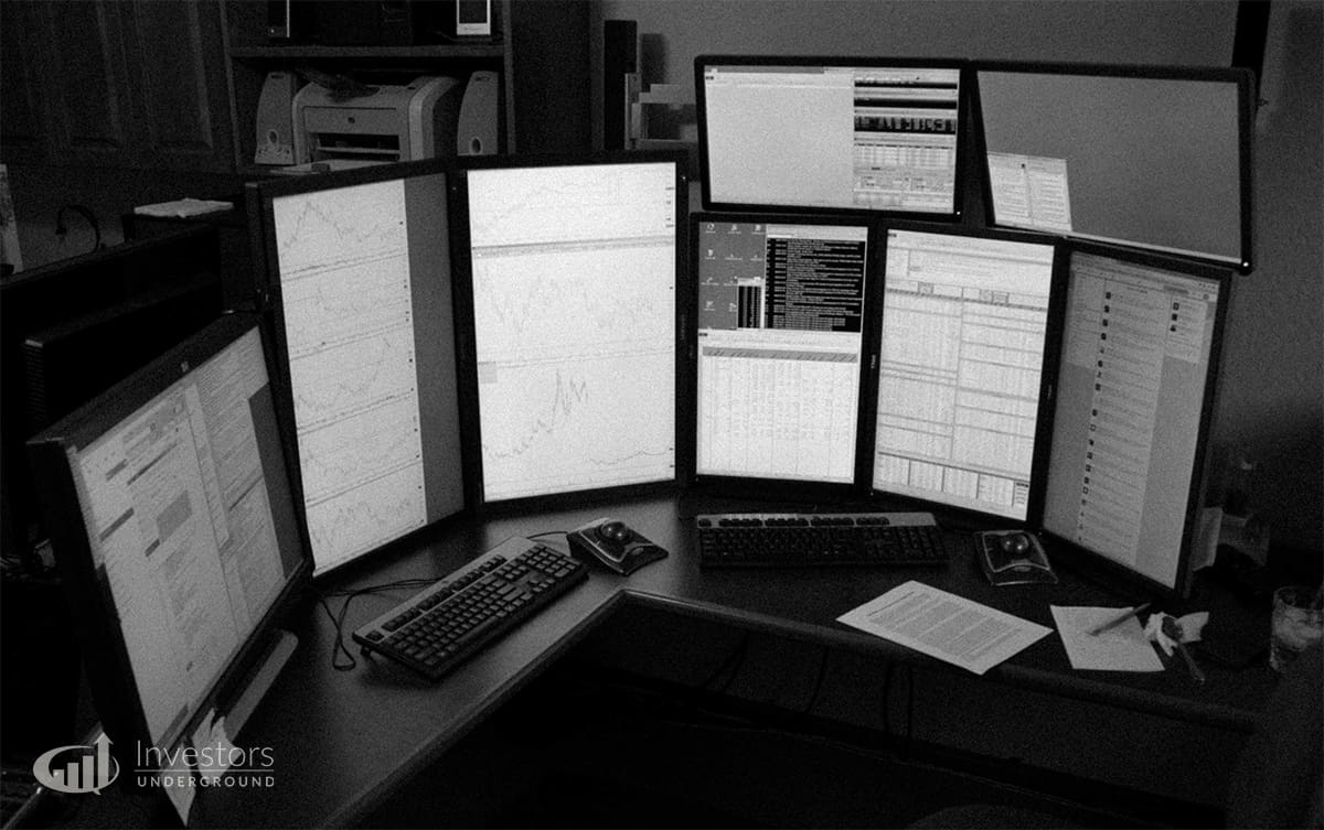 Trading Desks and Monitors from 24 Top Traders